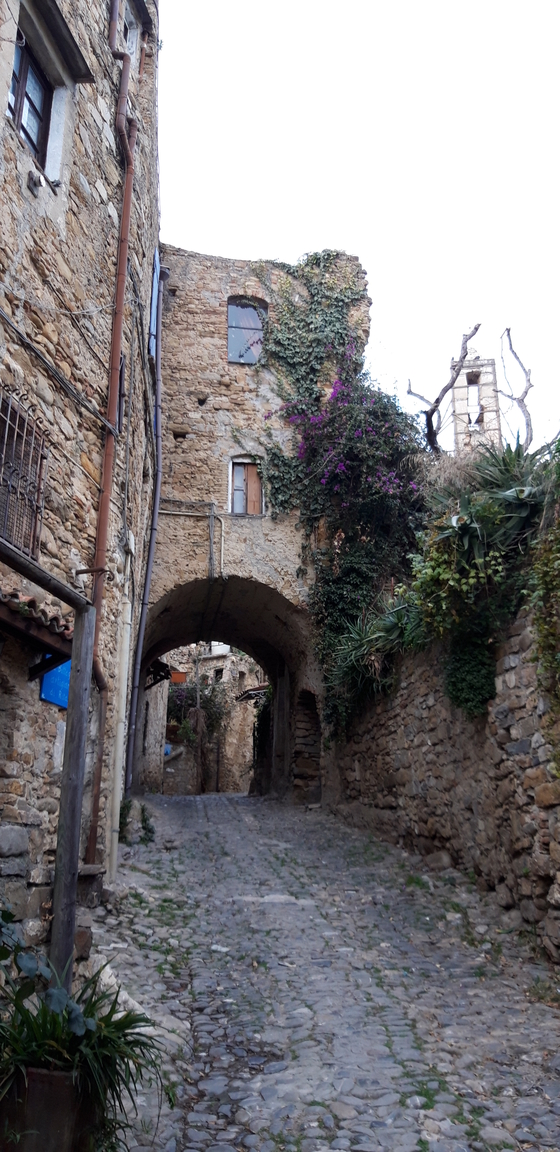Bussana Vecchia il paese degli artisti - Passione In Viaggio